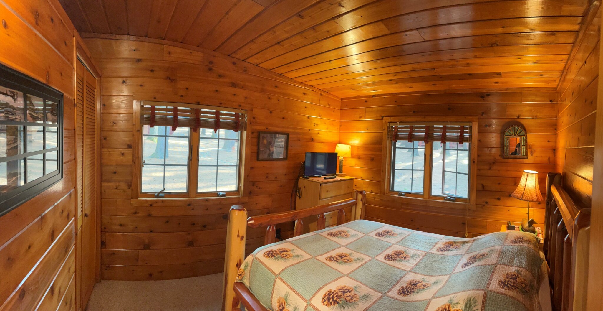 Red Cabin 8 - Cabin Rentals in Wisconsin Dells - Island Pointe Resort